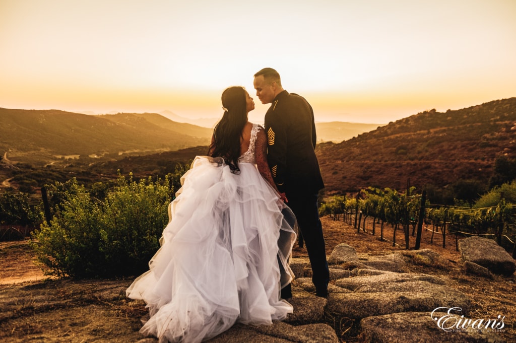 15 Artistic And Unique Wedding Photography Poses