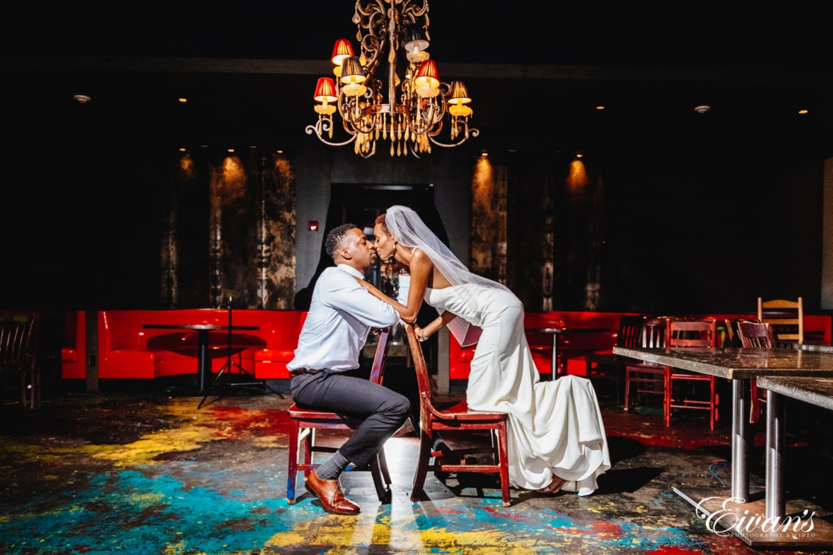 15 Artistic And Unique Wedding Photography Poses