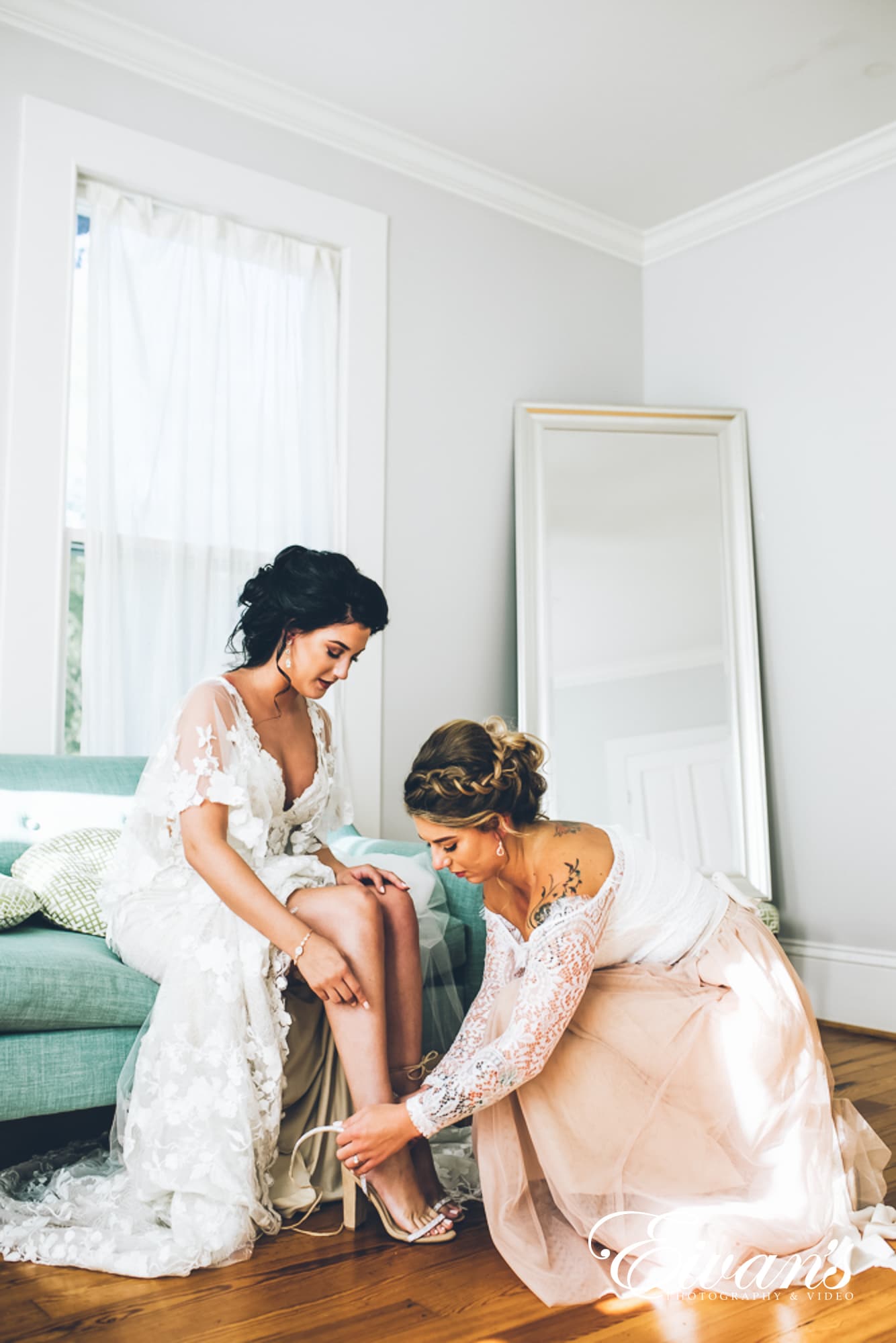 20 Unforgettable Fun Wedding Photo Ideas You'll Love