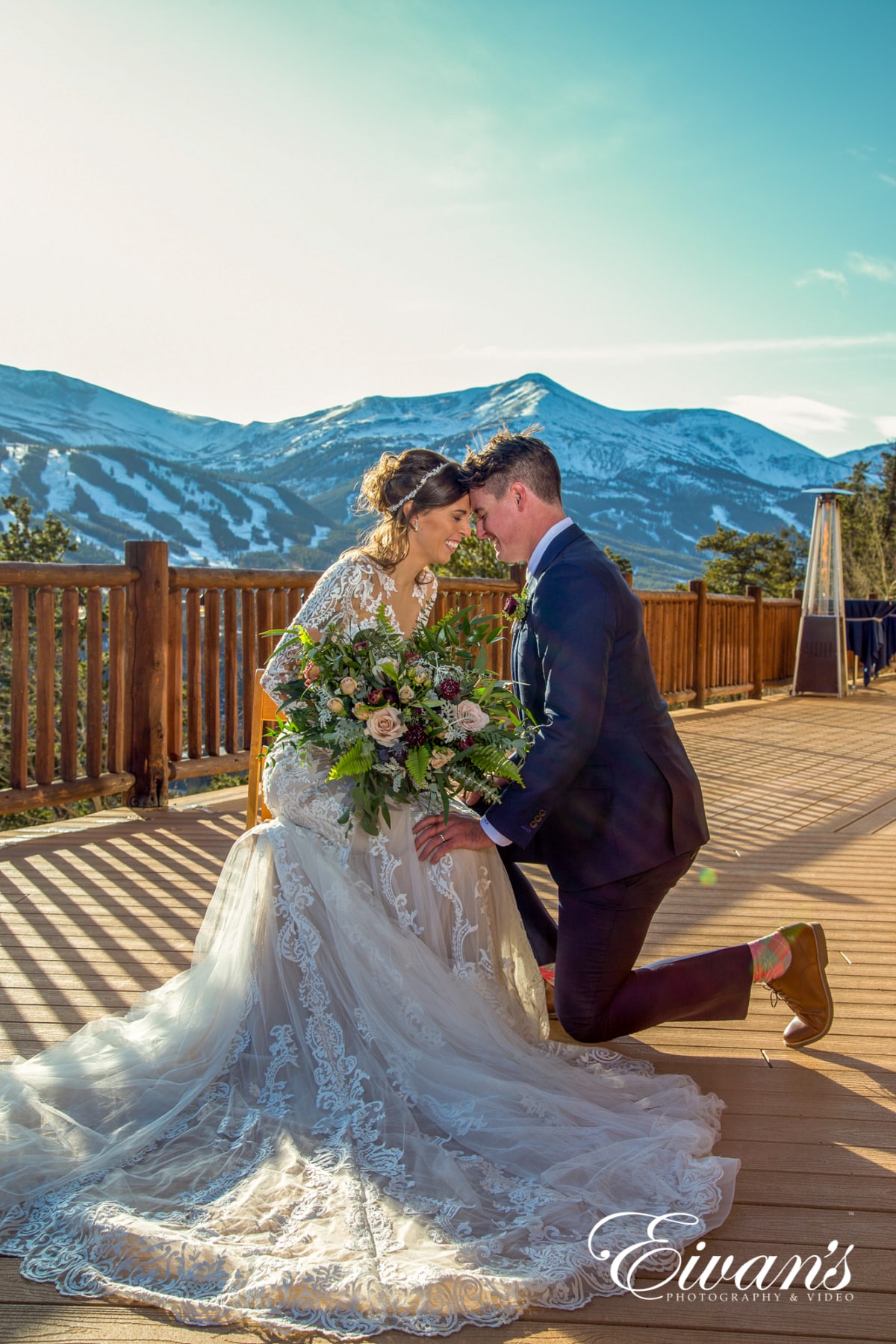 20 Amazing and Elegant Outdoor Wedding Photography Ideas.