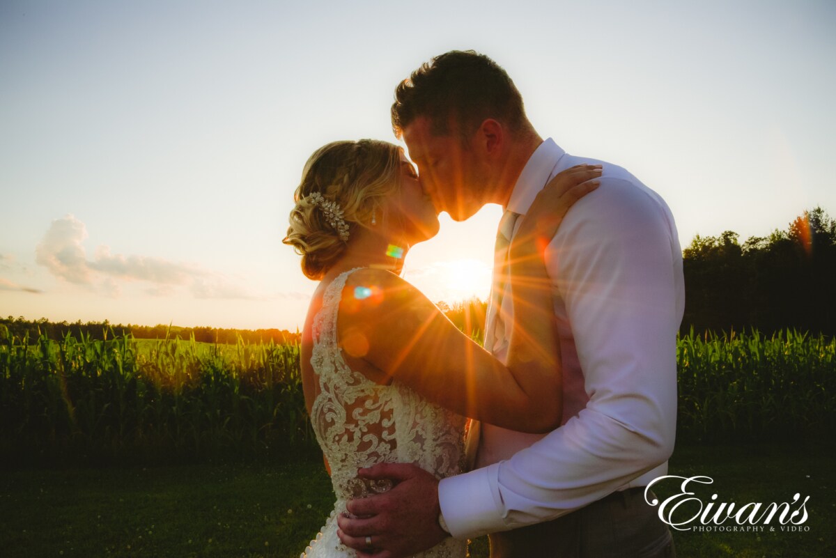 20 Amazing and Elegant Outdoor Wedding Photography Ideas.