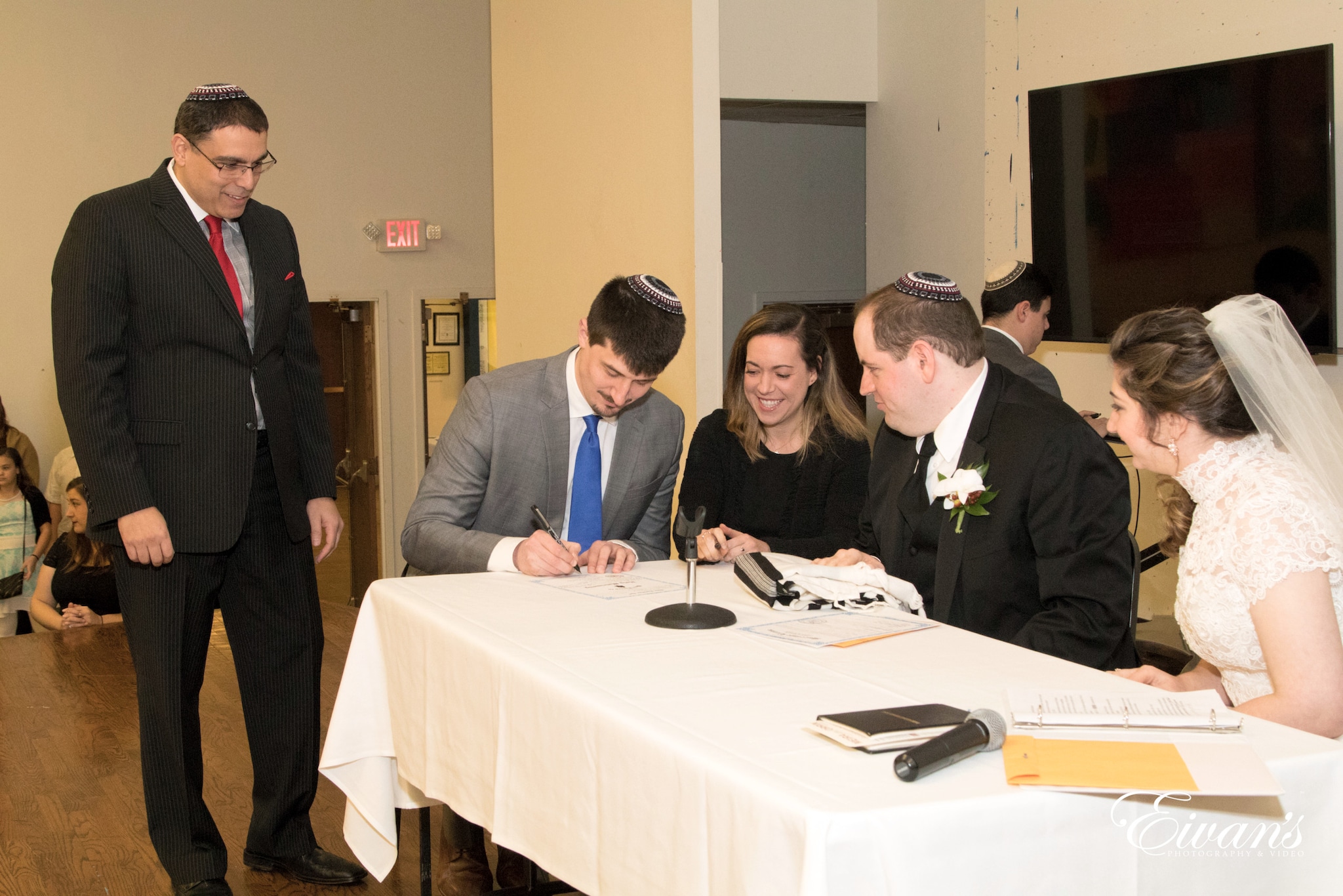 Your guide to Jewish Wedding Traditions from A to Z